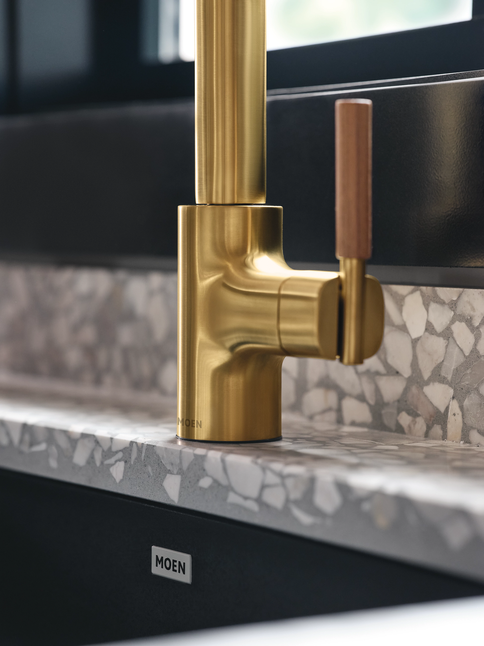 Tenon Motion Control Smart Pulldown Touchless Kitchen Faucet – Moen